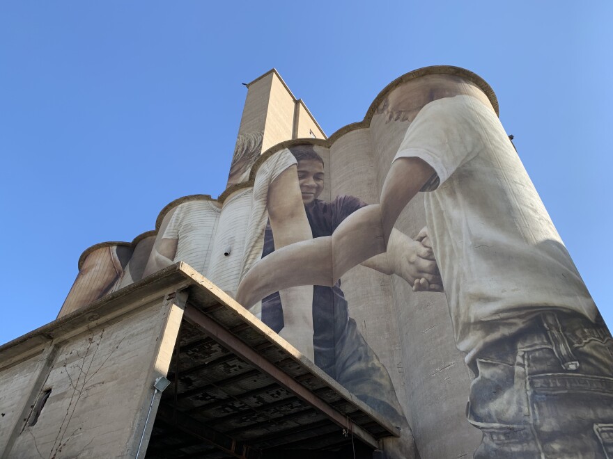 These rural murals are transforming everyday Kansas into art | News ...